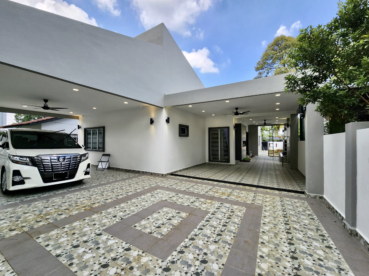 Prioritising Privacy and Ventilation using Breezway Louvre Windows ...